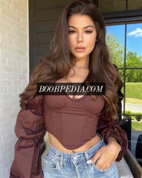 Une Silhouette élégante Et De Bonnes Manières Un Sourire Et Une Sincérité Cest Moi Dans Le