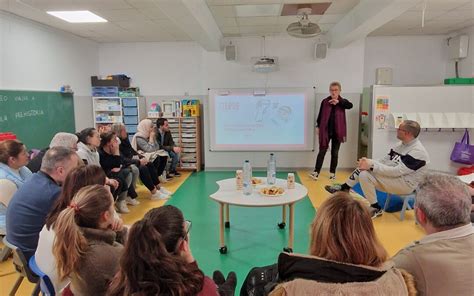 Formación de primeros auxilios a las familias en la Escuela Infantil