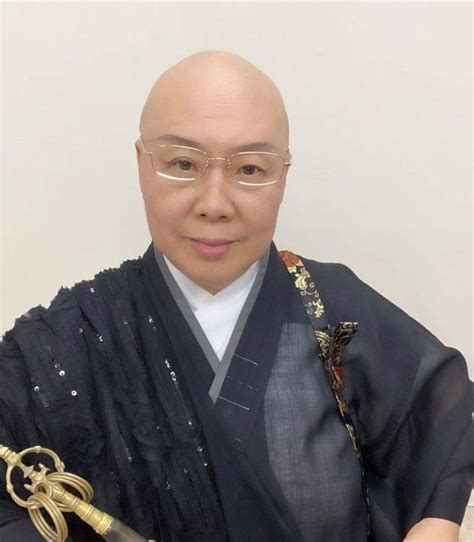69岁费玉清姐姐欲复出吐槽弟弟小气别以后人在天堂钱在银行
