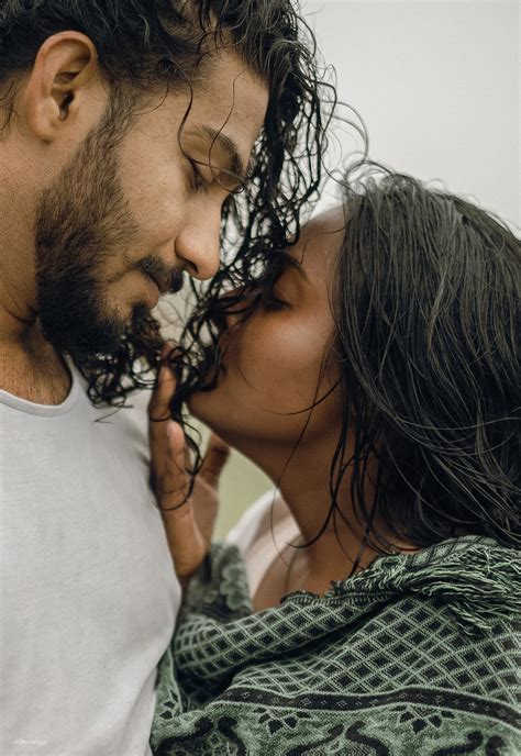 මීදුම් දුමාරයේ සීත හැන්දෑ යාමේ ආශා නැතිද මාත් එක්ක තනිව ඉන්න