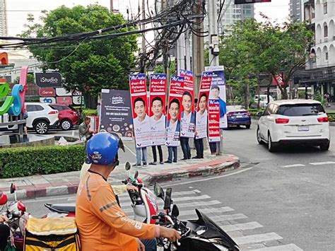 เลือกตั้ง 2566 ผู้สมัคร ส ส กทม พปชร แก้ปัญหาไร้ที่ติดป้าย ผุดไอเดีย “เสามนุษย์”