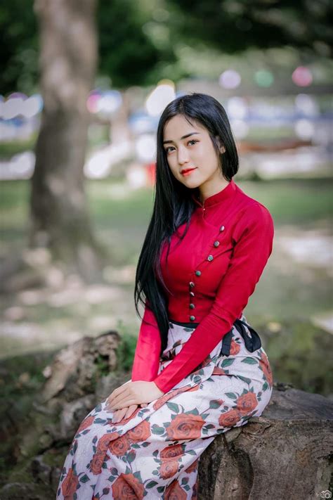 👸 𝐒𝐮 𝐘𝐚𝐭𝐢 𝐋𝐢𝐧𝐧 🇲🇲 In 2024 Modest Dresses Fashion Beautiful Thai Women Beautiful Asian Women