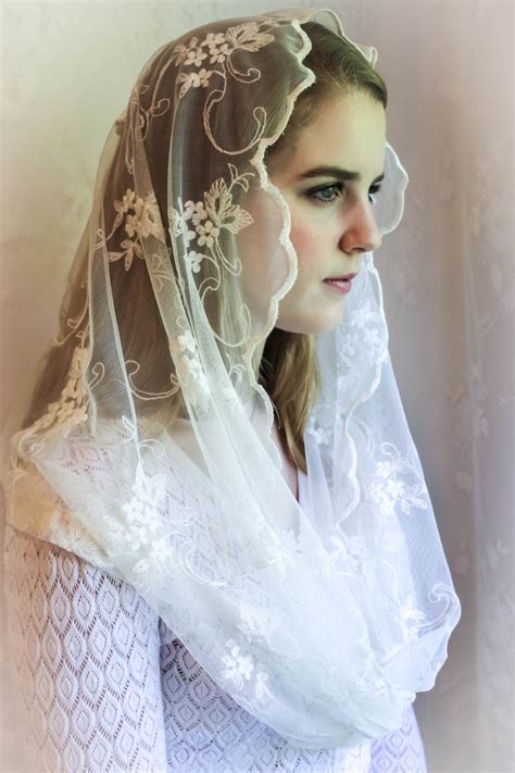 Evintage Veils Embroidered Floral Lace Chapel Veil Mantilla Infinity