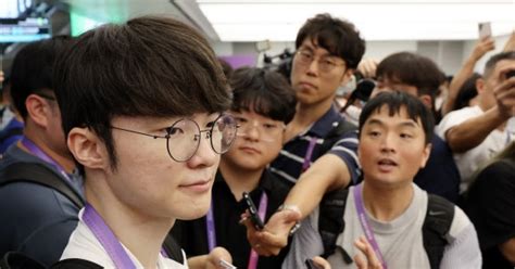 “페이커 떴다” ‘슈퍼스타 이상혁에 난리난 中팬들‘한국 E스포츠 위상 이 정도