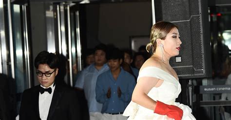 김영희 순백의 웨딩드레스에 고무장갑이 포인트 엑s Hd포토