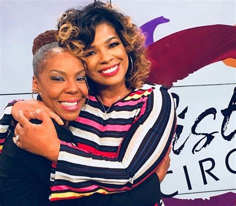 R Kellys Ex Wife Andrea Kelly Tearfully Talks Singers Alleged