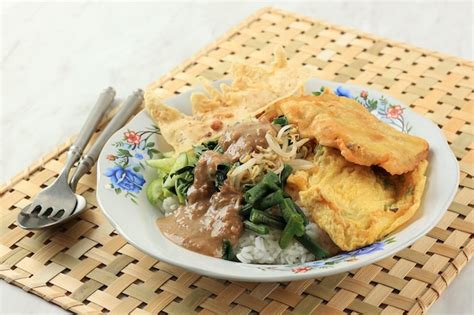 Premium Photo Nasi Pecel Madiun Or Sego Pecel Is An Indonesian Rice Dish