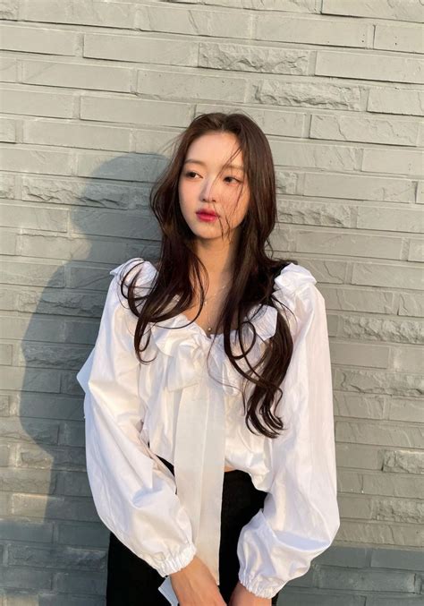 Yooa Oh My Girl Profile Age Birthday Height And Facts