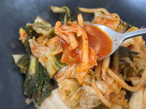 김치볶음은 이것으로 볶으세요 감칠맛 10배 살아나는 김치볶음 레시피 텐꿀팁