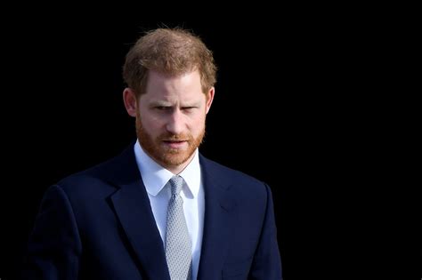 La historiadora de la familia real afirmó que las profundas heridas del príncipe Harry por la