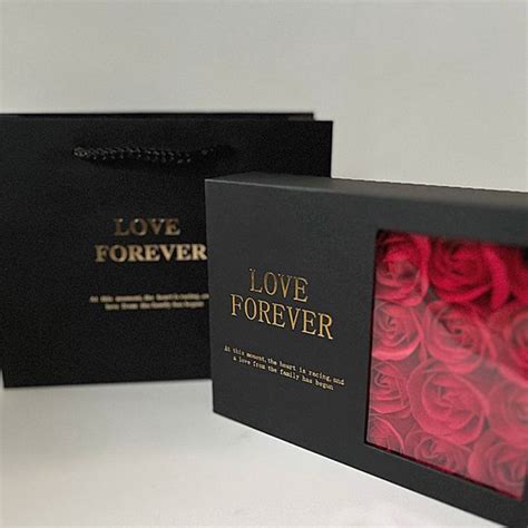 Valentijn Rode Rozen Giftbox Ketting Met I Love You In 100 Talen