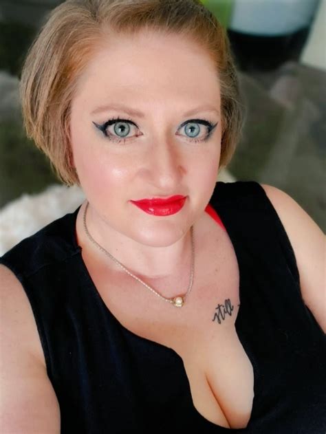 Squeenifred OnlyFans Stats Graphs Photos Profile Comparisons