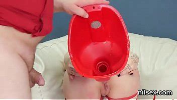 Le Chaton Frisky Est Amen L Anus Dans Un Bac Pour Un Traitement Douloureux Xvideos