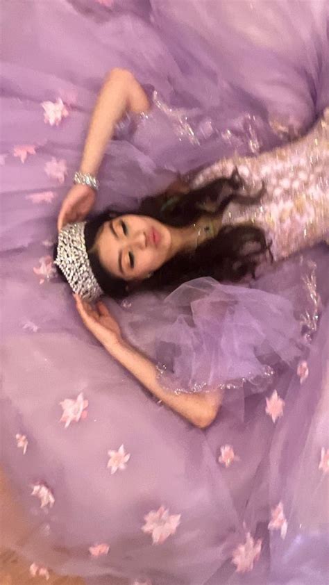 Pin By Paolasotoarroyo On Quick Saves Quinceanera Photoshoot Quince