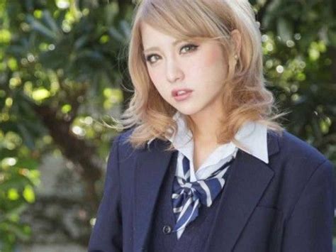 【冷めた】金髪厚化粧でバカ高のギャルそのものだった彼女が凄い大学に受かった。だが、「皆みたいになりたい」と泣き出して キスログ
