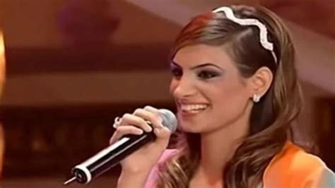 Dekolte Giymeye Zorlanmıştı Popstar Özlem Adını Değiştirdi Tesettüre