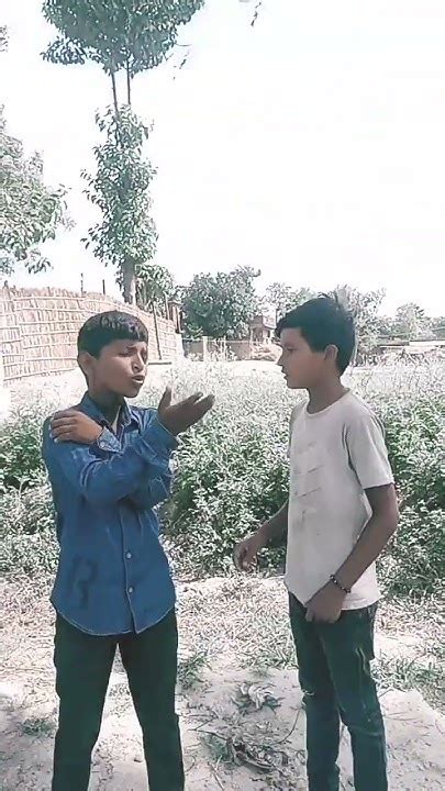 भाई किसी लड़की का मैसेज पढ़ते हुए Youtube