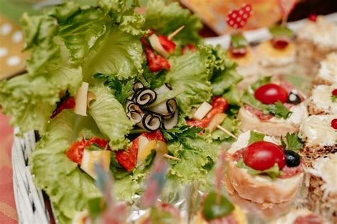 무료 사진 멕시코 버 리 토 패스트 푸드 샐러드 쇠고기 주방 테이블 식사 점심 야채 요리