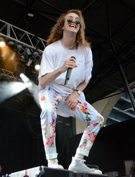 Felly Pics Of The Rapper Singer Songwriter And Artist Hollywood Life