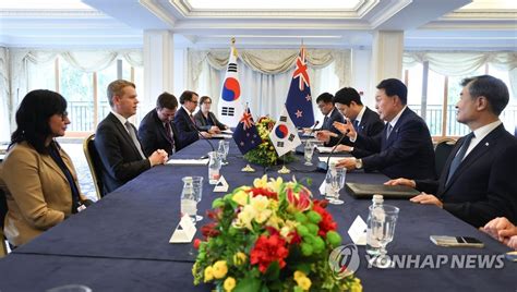 윤석열 대통령 크리스 힙킨스 뉴질랜드 총리와 정상회담 연합뉴스