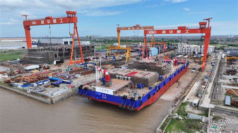 振华重工承建 国内起重能力最大双臂架变幅式起重船吉水 船舶 工程作业 技术