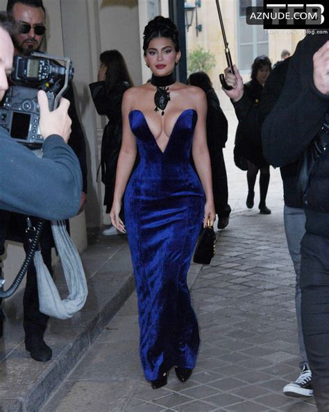 Kylie Jenner Sexy Seen Flaunting Her Deep Cleavage At Paris Fashion