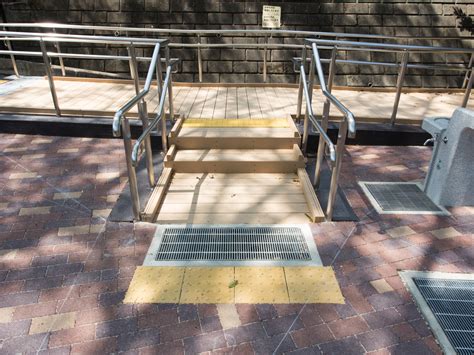 納入実績ウッドデッキ 株式会社サカヱ