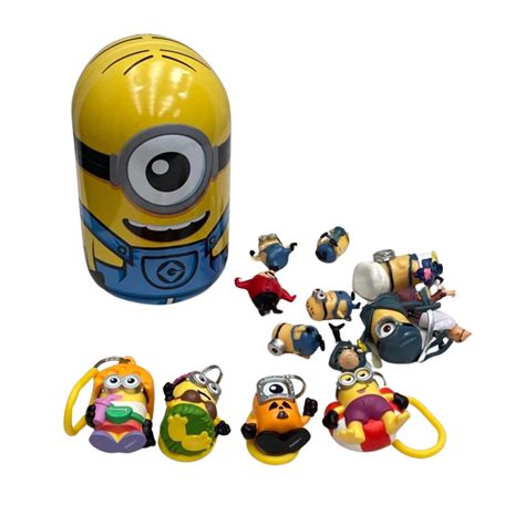 Minons Toy Bundle 4 Keyrings Plus Mini Figures And Storage Tin