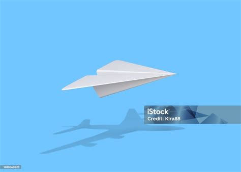 실제 항공 비행기의 그림자를 드리우는 3d 백서 비행기 비행기 리더십과 성공을 렌더링합니다 다양성 독창성 및 개성 차이 동기 부여 및 성장 3차원 형태에 대한 스톡 사진 및