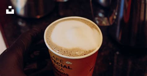 갈색과 흰색 일회용 컵 사진 Unsplash의 무료 커피잔 이미지