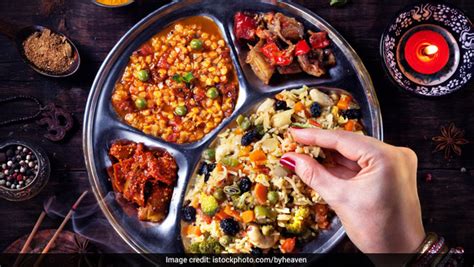Alasan Makan Pakai Tangan Lebih Sehat Bisa Bantu Turunkan Berat Badan