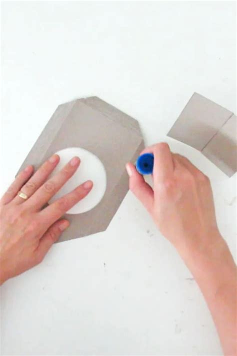 DIY Picture Frames With Paper
