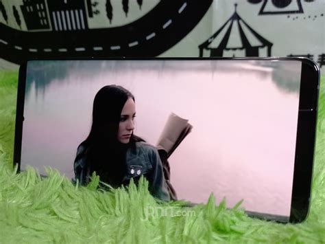 Samsung Galaxy S Ultra Layar Lebar Puas Buat Nonton