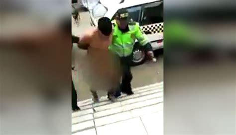 Carabayllo Ladrón intentó robar auto pero el tráfico evitó que escape y terminó desnudo y casi