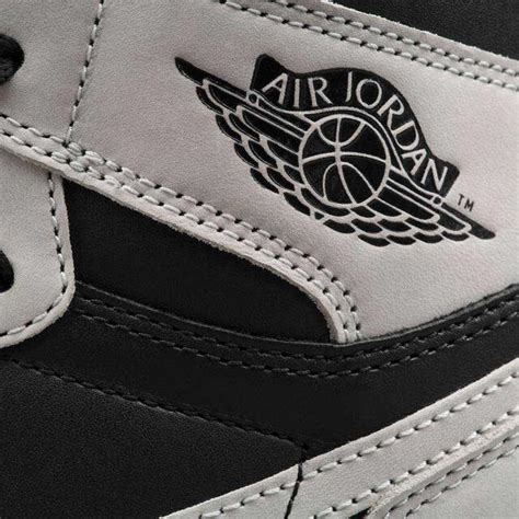 スニーカー Nike Nike Air Jordan 1 High Og Shadow 20 28の通販 By めるしーs Shop