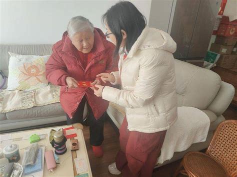 曲靖麒麟区商务局走访看望离退休干部 老干部 工作 老同志