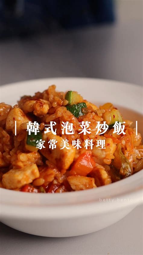 ｜番茄豆腐牛肉蔬菜湯｜ 因加入大量的蔬菜（大白菜），湯頭很清爽很鮮甜，除此之外，各食材也都有用心的烹調，先煎的、先燙的、需先炒過的，都一一做好