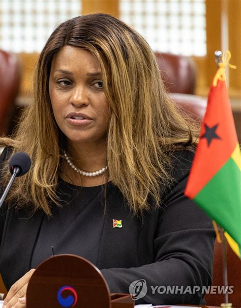 인사말 하는 기니비사우 외교장관