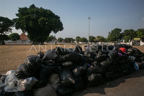 Imbas Penutupan TPST Piyungan ANTARA Foto