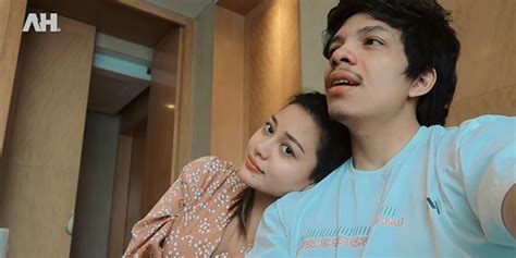 Photos Of Aurel Hermansyah And Atta Halilintars Wedding Rings That Are So Luxurious The Price