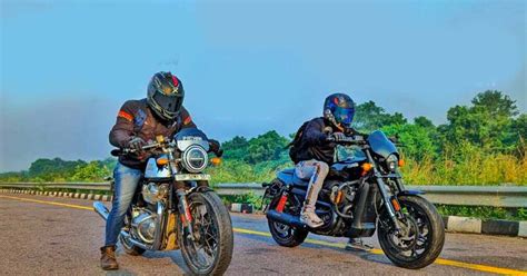 RE Continental GT 650 Vs Harley Davidson Street Rod 750 Drag Race