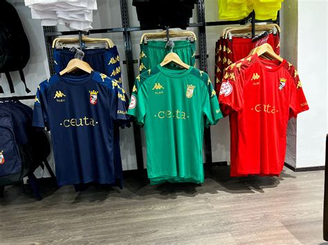 FotogalerÍa Visitamos La Nueva Tienda De La Ad Ceuta Fc Y Conocemos A