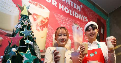 스타벅스 연말 시즌 음료 맛보세요