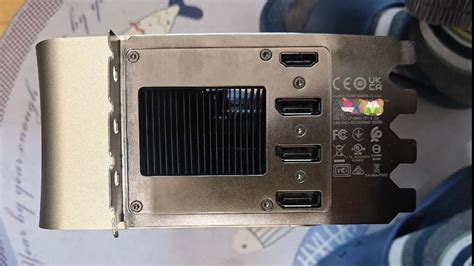 4 槽散熱器設計，它可能是 800w 的 Nvidia Geforce Rtx 4090 Ti 或 Titan 顯示卡 Benchlife