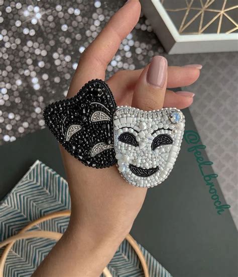 БРОШИ ИЗ БИСЕРА On Instagram “Брошь Театральная маска Отлично будет