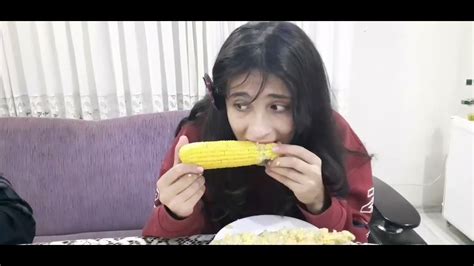تحدي بيني وبين بابا اول مرا على اكل بليله 🌽🌽😋والعقوبه🤣🤣فيديو فيها تشويق