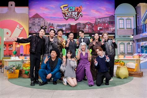 신동엽 ‘놀토 300회에 감격 시청자분들 사랑 덕분10주년에 찾아뵙겠다”