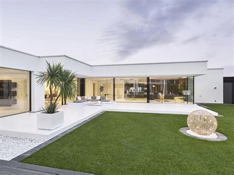 Haus mit 300m² Wohnfläche Flachdach 300 LUXHAUS LUXHAUS