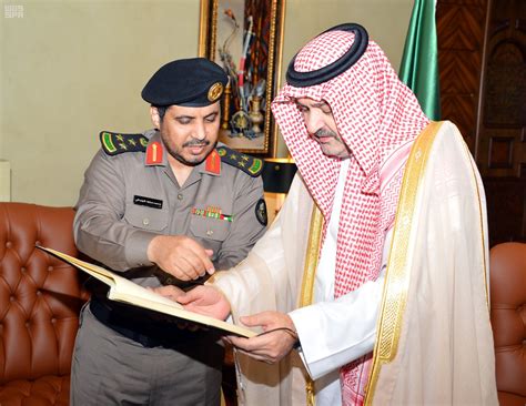 عام الأمير مشعل بن ماجد يتسلّم التقرير الإحصائي لشرطة محافظة جدة لعام