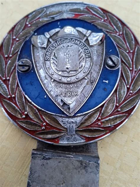 INSIGNE DE POMPIERS pour calande des véhicules de caserne rare des